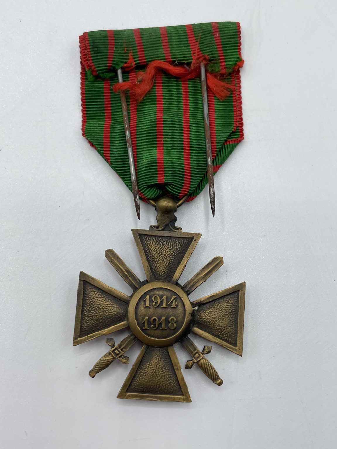 Lot de 2 médailles militaires croix de guerre 14-18 et Valeur et ...