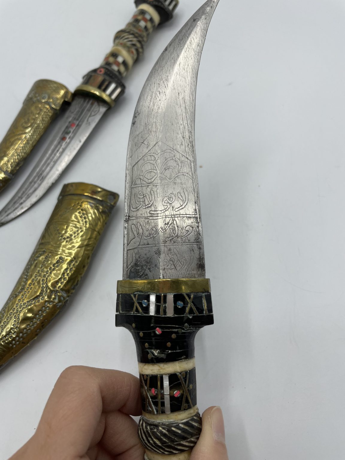 Duo de poignards orientaux de collection - Ressourcerie Histoires Sans Fin