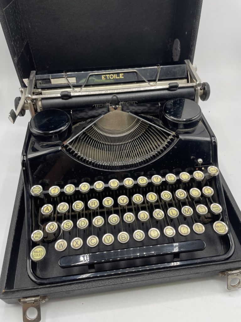 Ancienne machine à écrire vintage Etoile 1936 - Ressourcerie Histoires ...