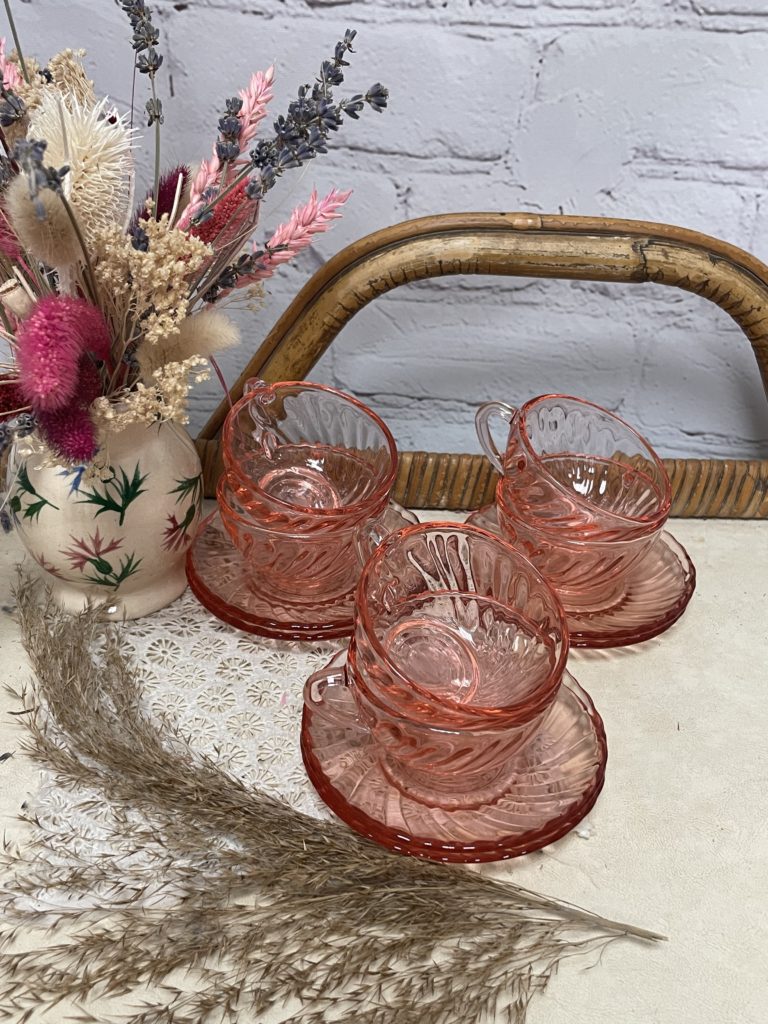 Service à café tasses et soucoupes vintage Rosaline Arcoroc verre rose - Ressourcerie Histoires ...