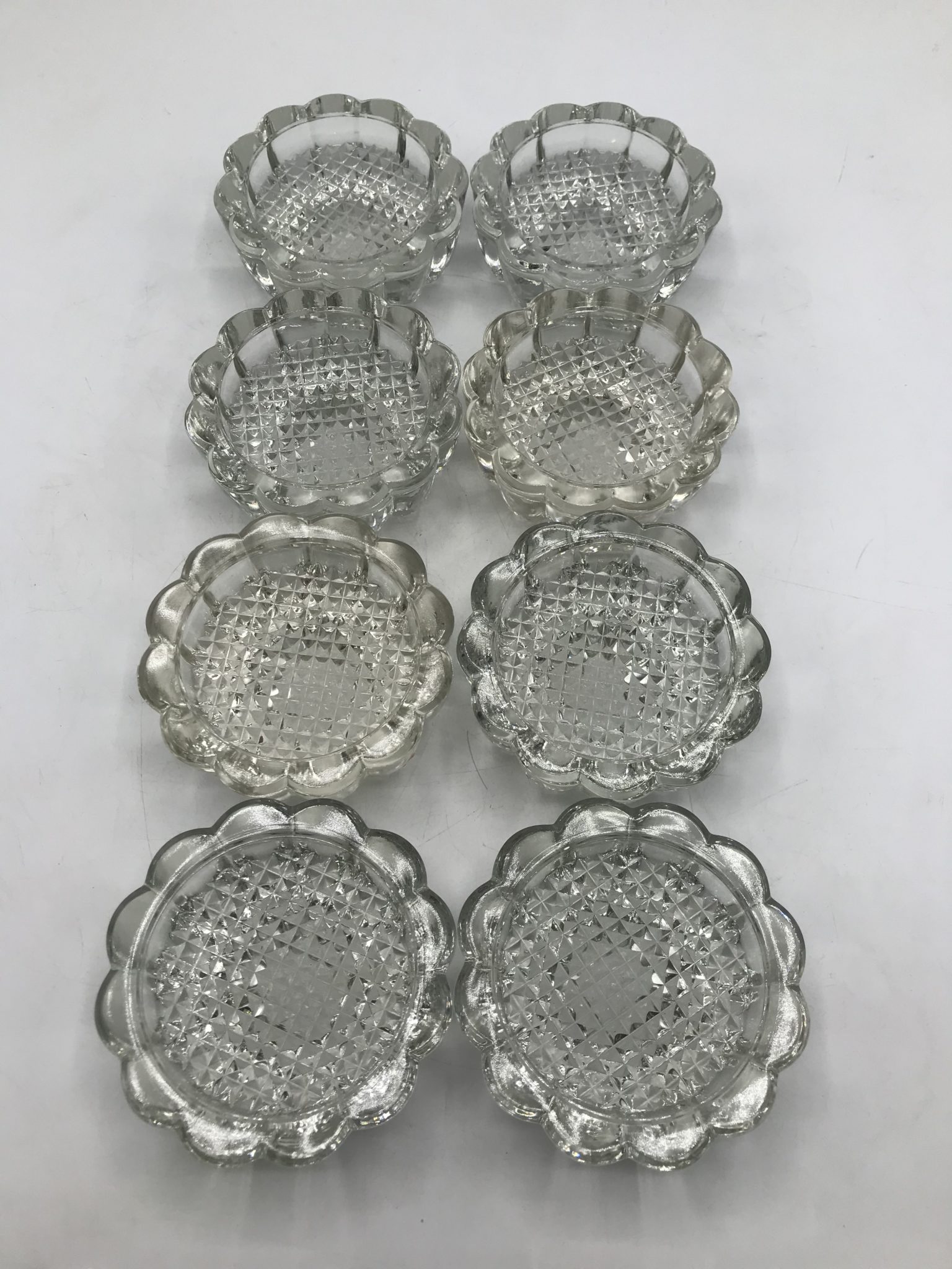 Lot de 8 dessous de pied de table en verre - Ressourcerie Histoires ...
