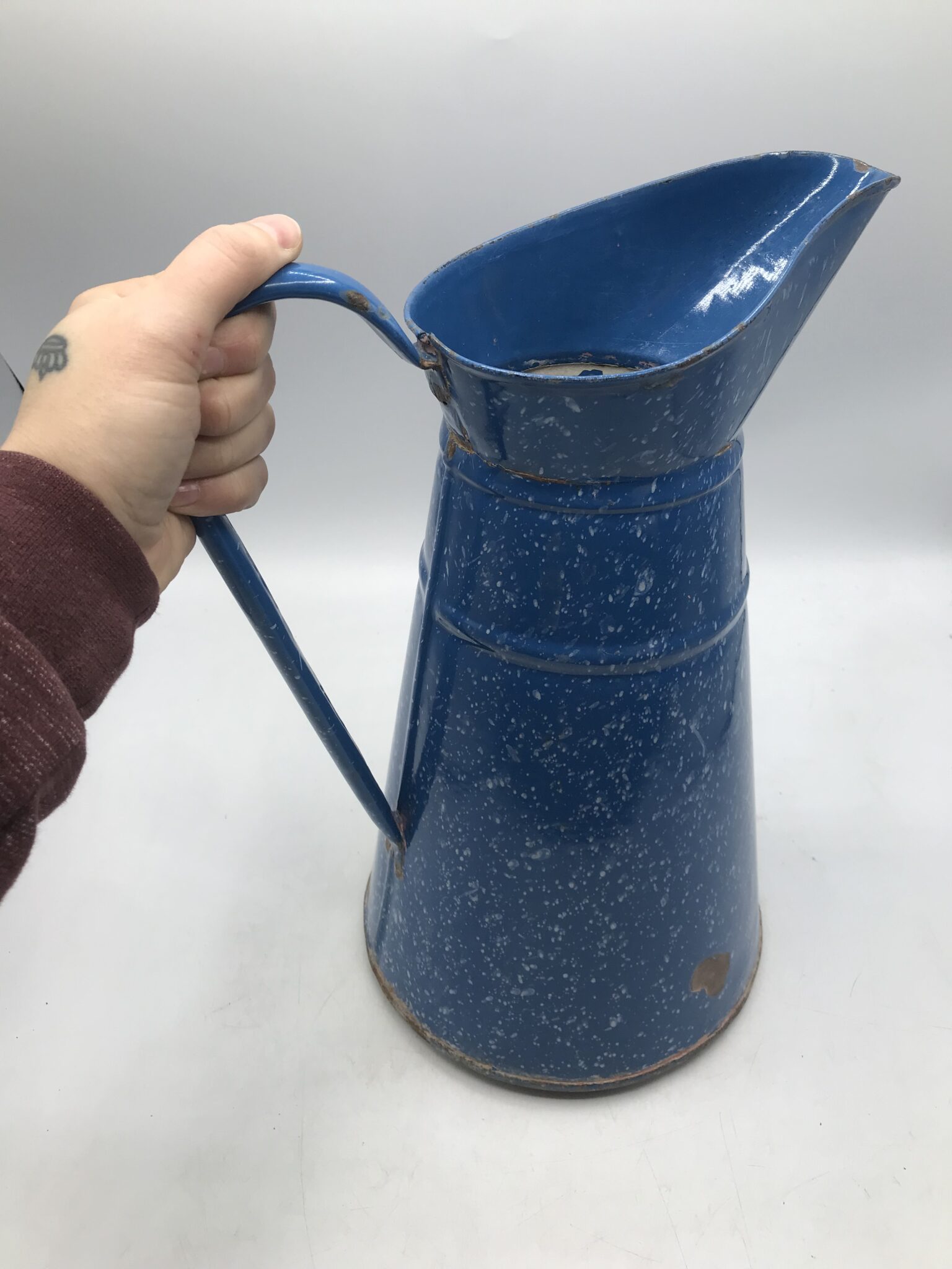 Ancien broc à eau émaillé granité bleu et blanc - Ressourcerie ...