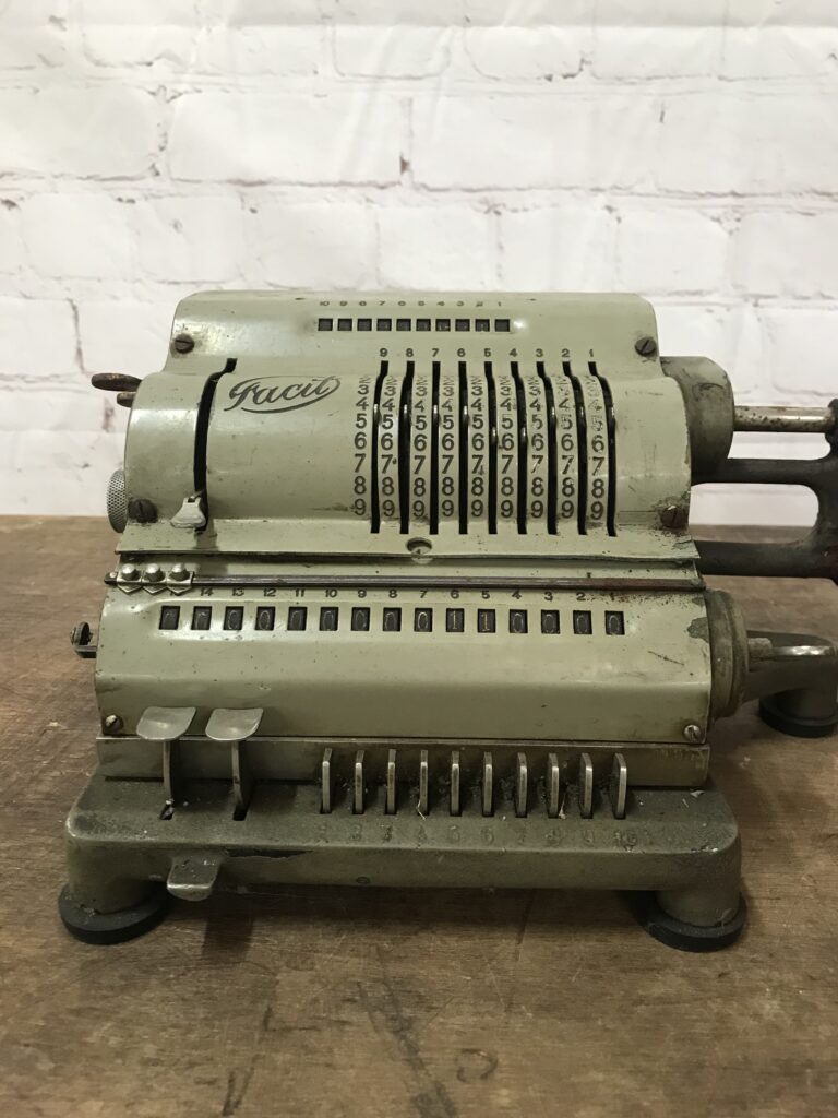 Machine à calculer Facit vintage - Ressourcerie Histoires Sans Fin