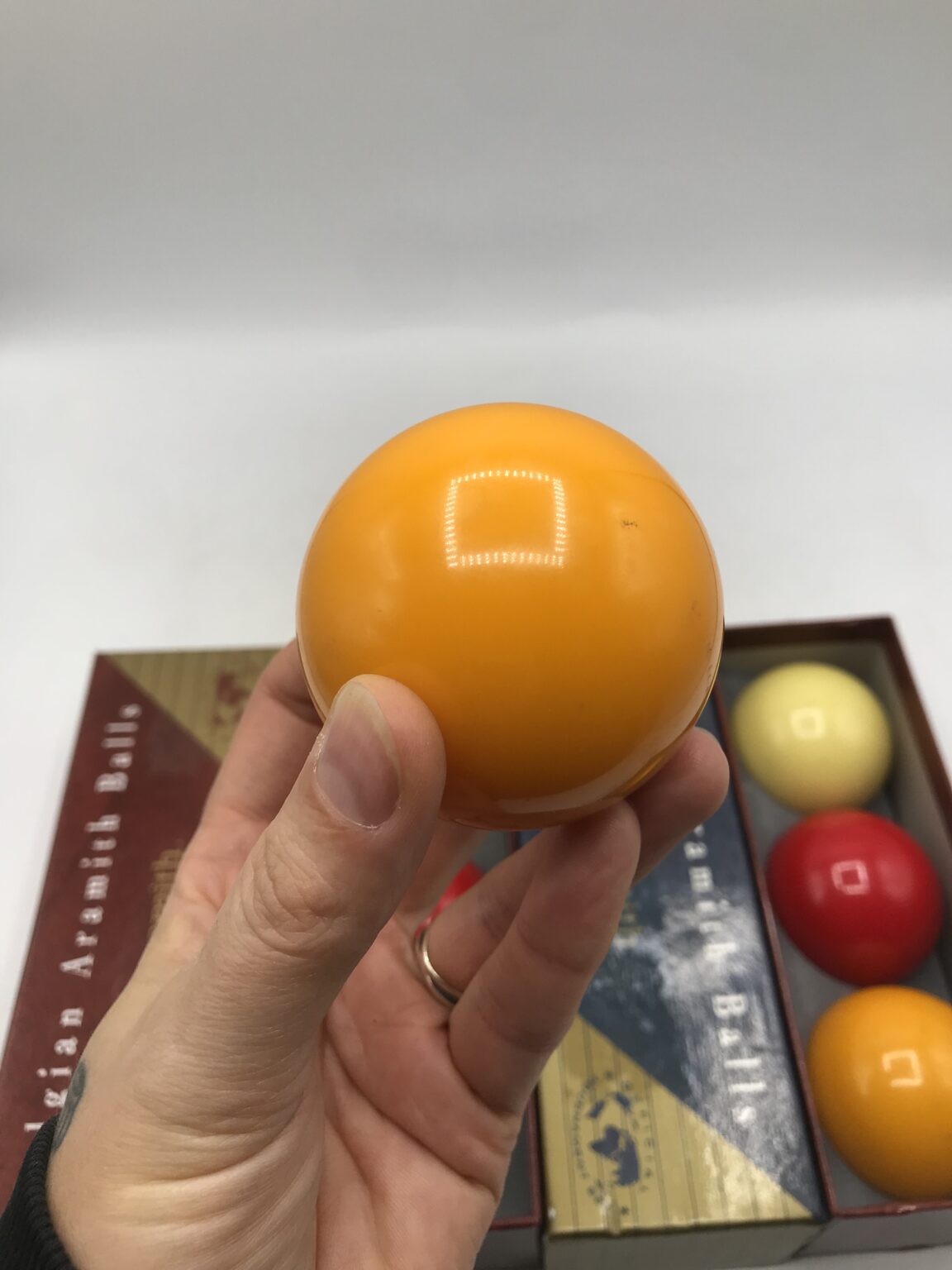 Deux sets de 3 boules de billard - Ressourcerie Histoires Sans Fin
