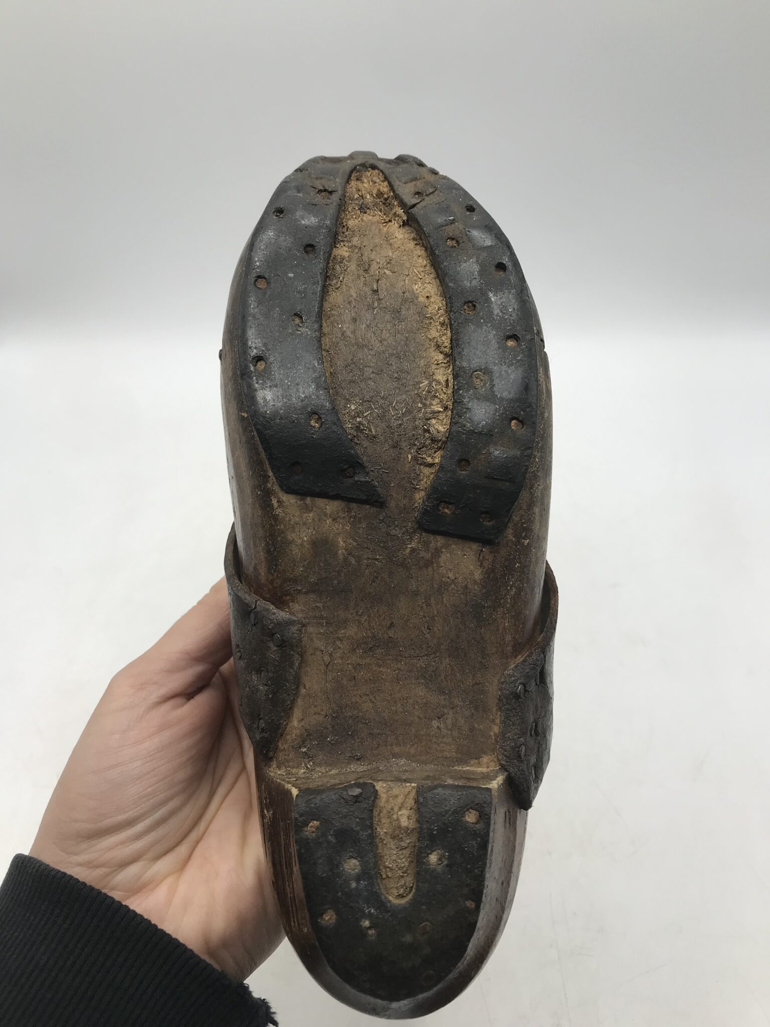 Anciens sabots en bois - Ressourcerie Histoires Sans Fin