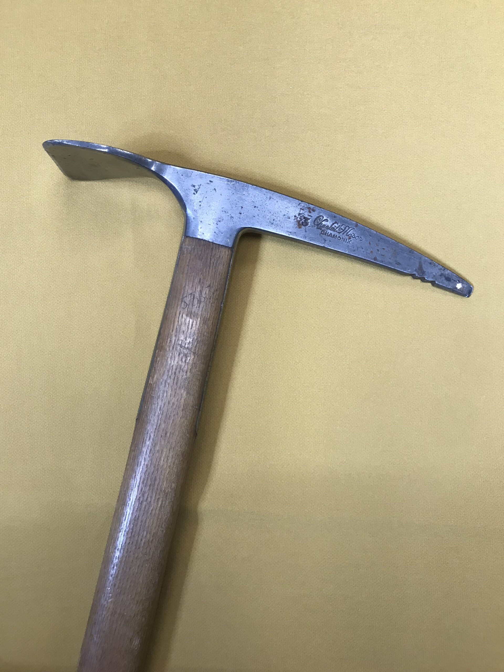 Piolet bois Charlet Moser n°3 vintage - Ressourcerie Histoires Sans Fin