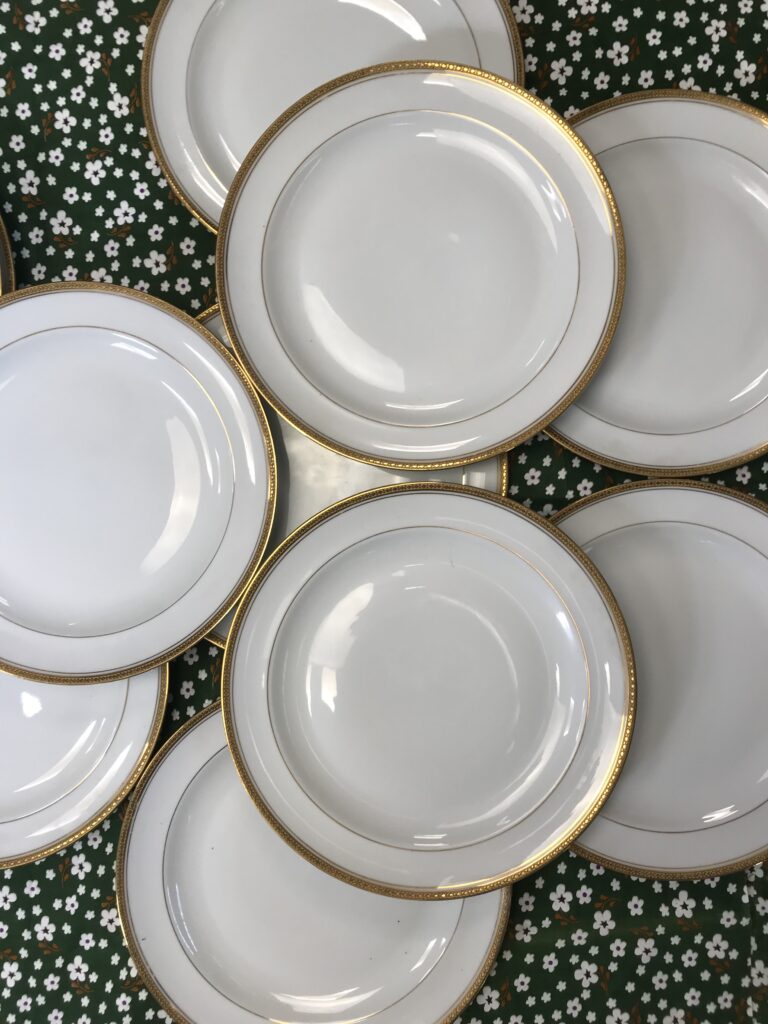 Service de 12 grandes assiettes Limoges - Ressourcerie Histoires Sans Fin