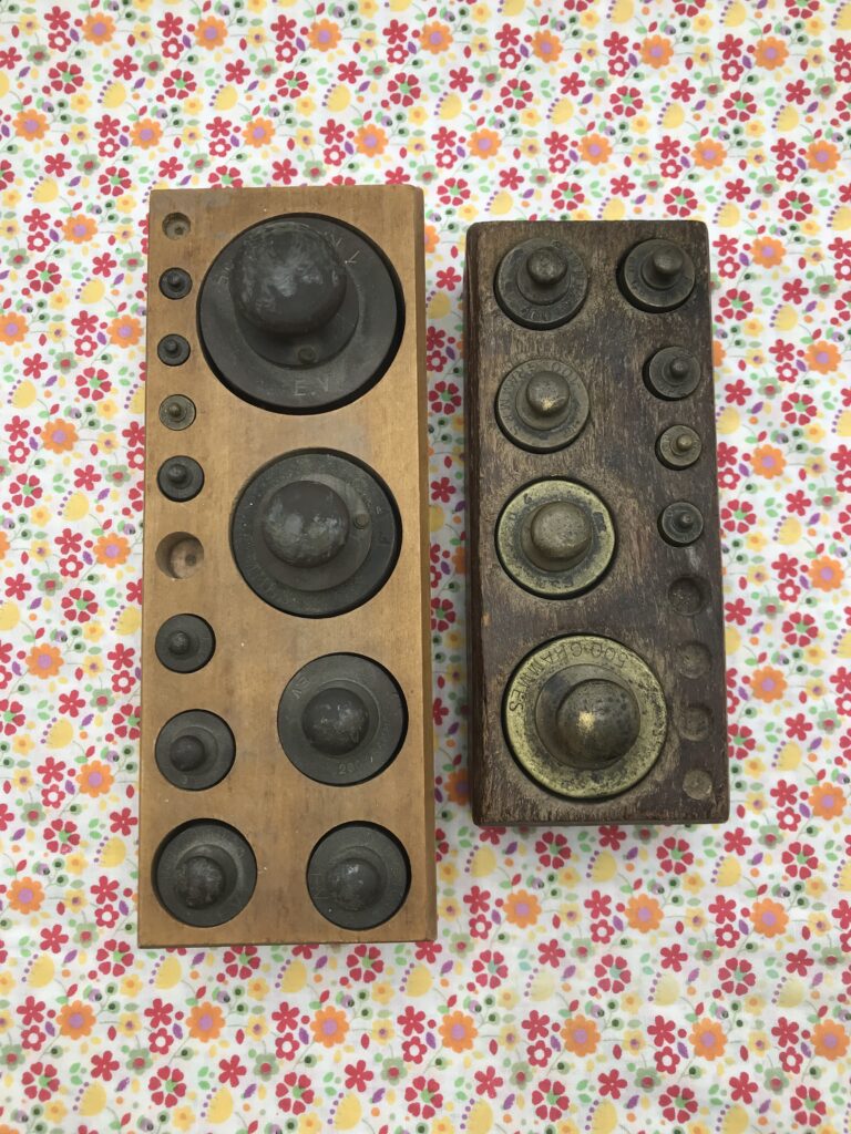 Duo de coffret de poids ancien laiton - Ressourcerie Histoires Sans Fin