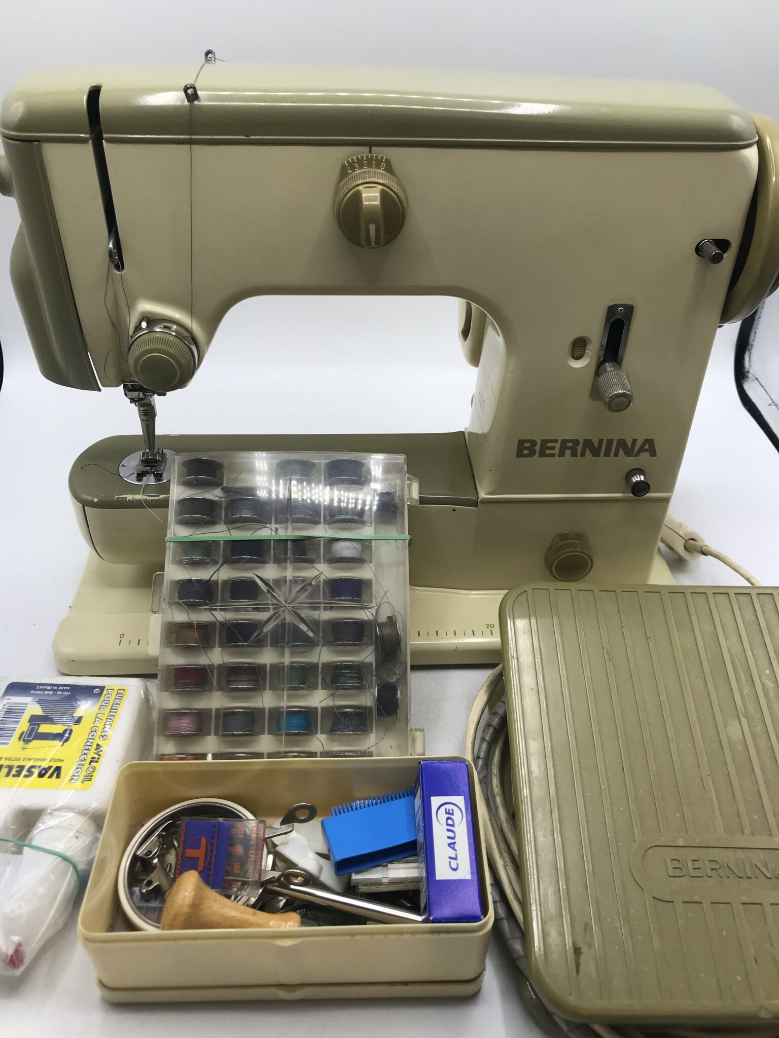 Machine à coudre BERNINA 600 - Ressourcerie Histoires Sans Fin