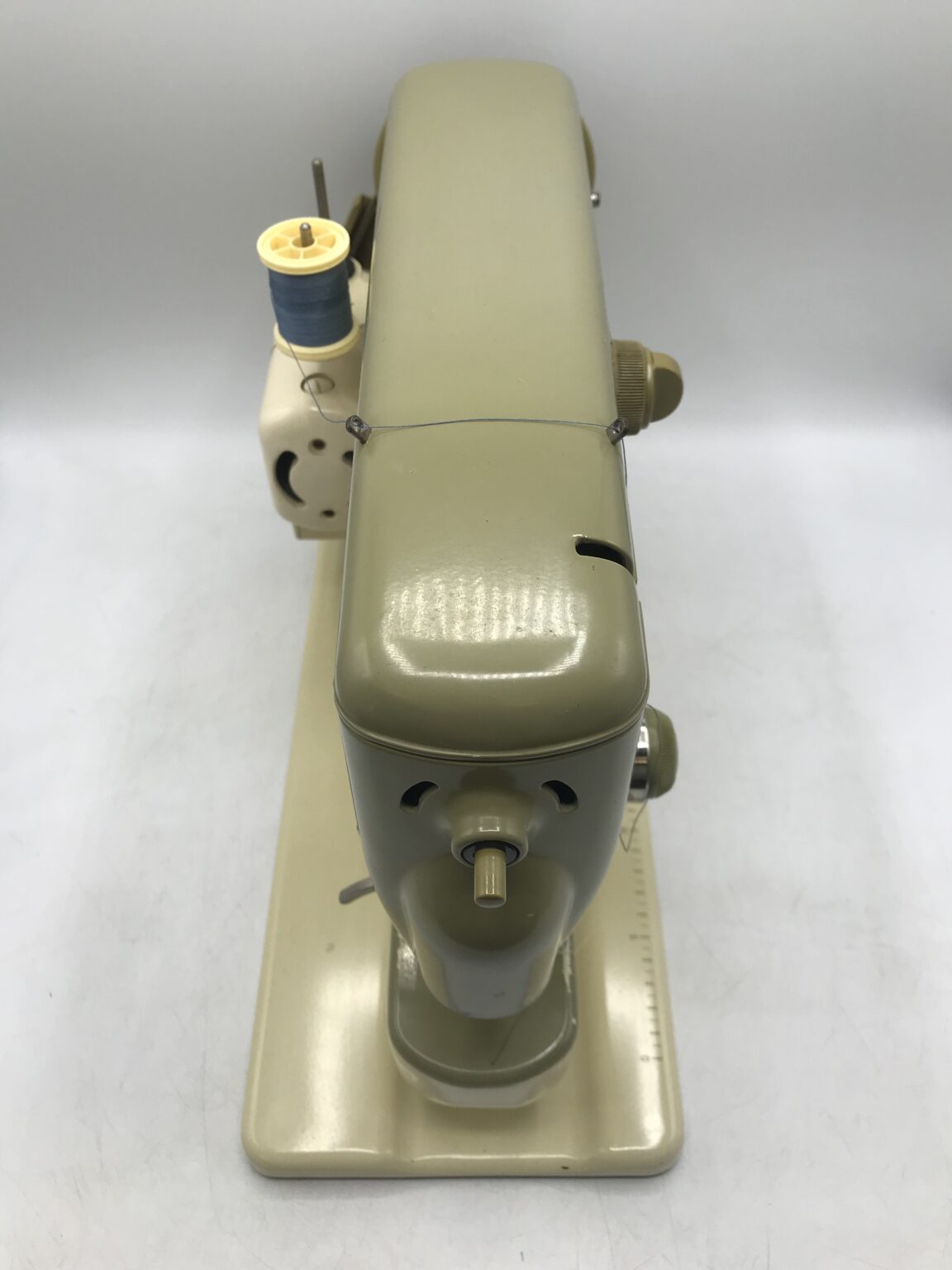 Machine à coudre BERNINA 600 - Ressourcerie Histoires Sans Fin