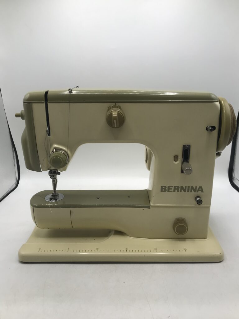Machine à coudre BERNINA 600 - Ressourcerie Histoires Sans Fin