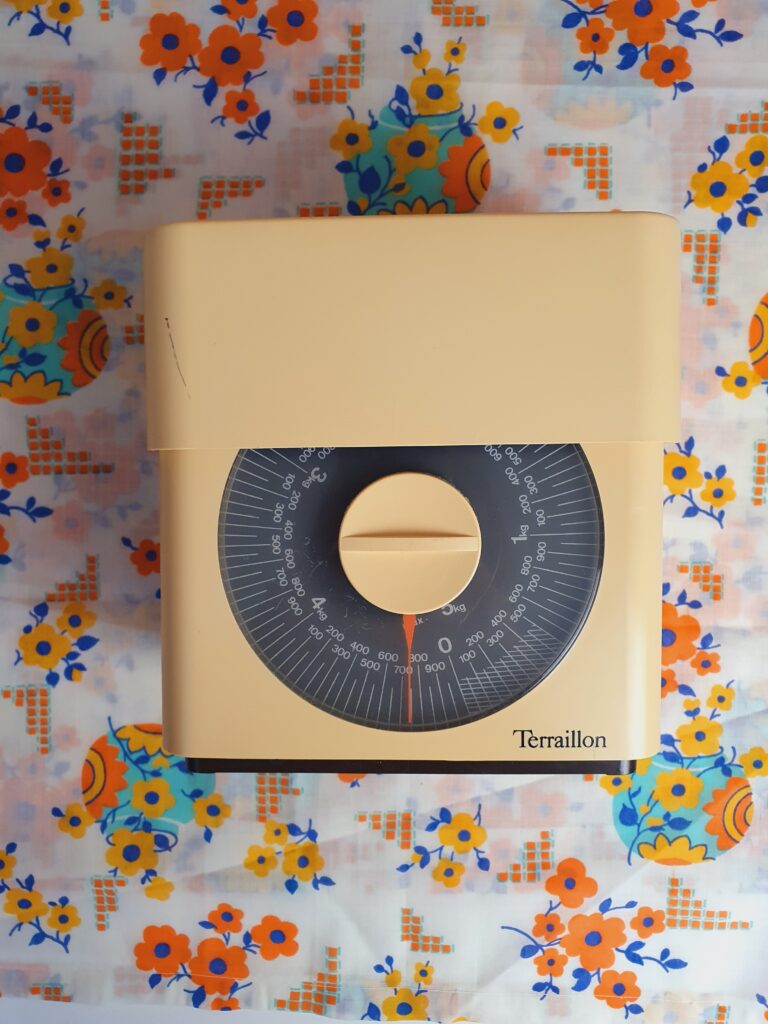 Balance De Cuisine Terraillon Beige R tro Ressourcerie Histoires Sans Fin balance-de-cuisine-terraillon-beige-r-tro-ressourcerie-histoires-sans-fin