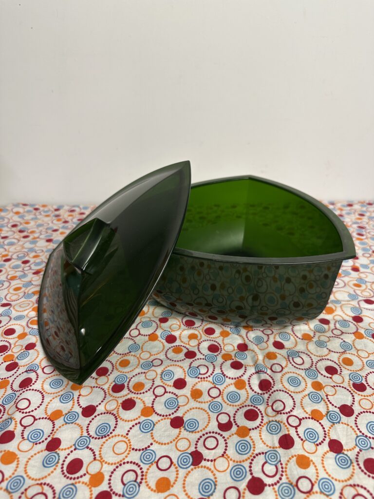 Plat Tupperware vert Lotus - Ressourcerie Histoires Sans Fin
